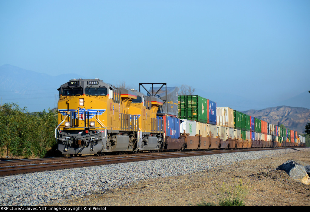 UP 8113 Climbing Beaumont Hill with ArroWedge Container